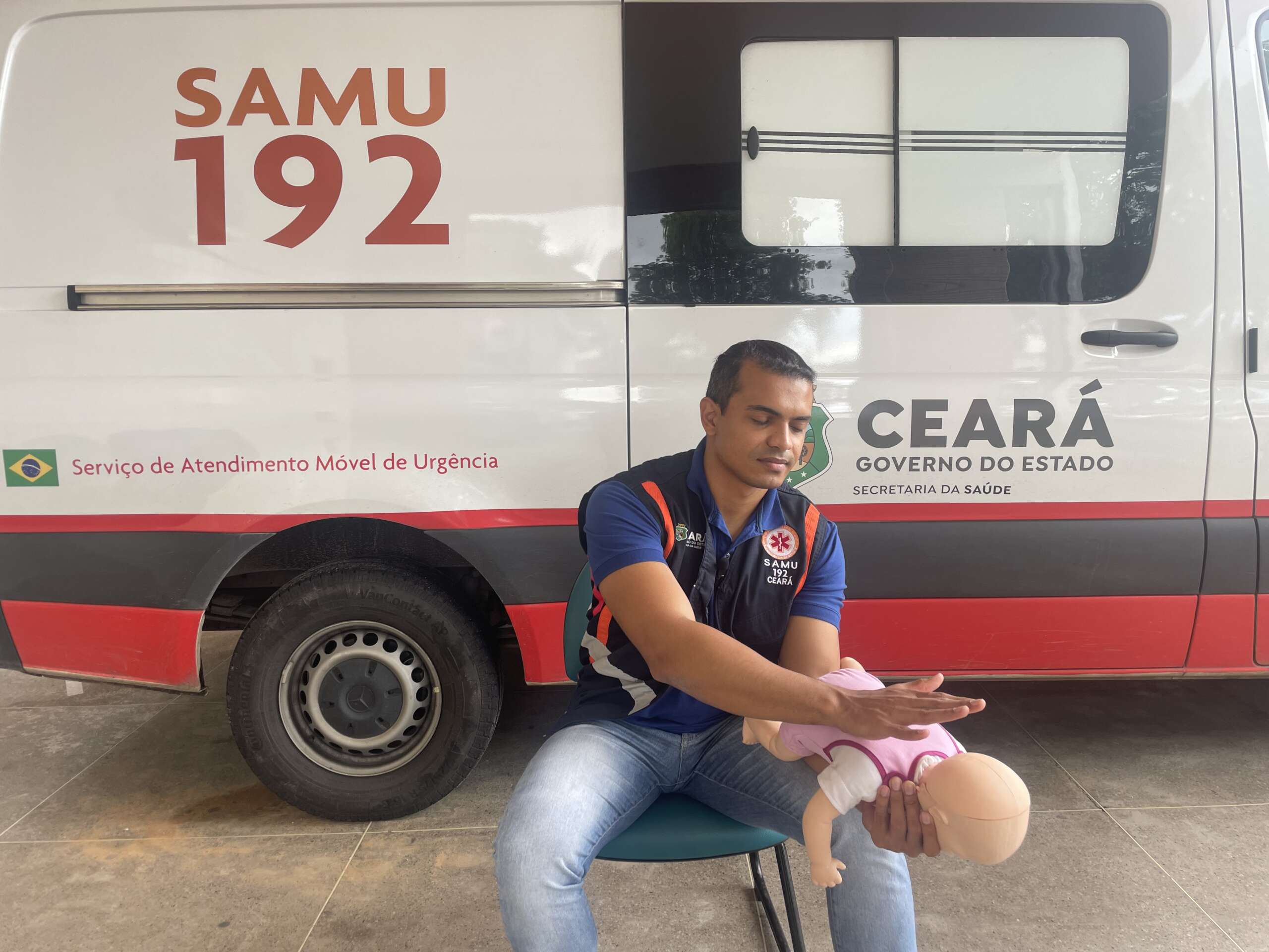 Samu 192 Ceará orienta sobre como desengasgar bebês - Serviço de ... Samu 192 Ceará orienta sobre como desengasgar bebês - Serviço de ...